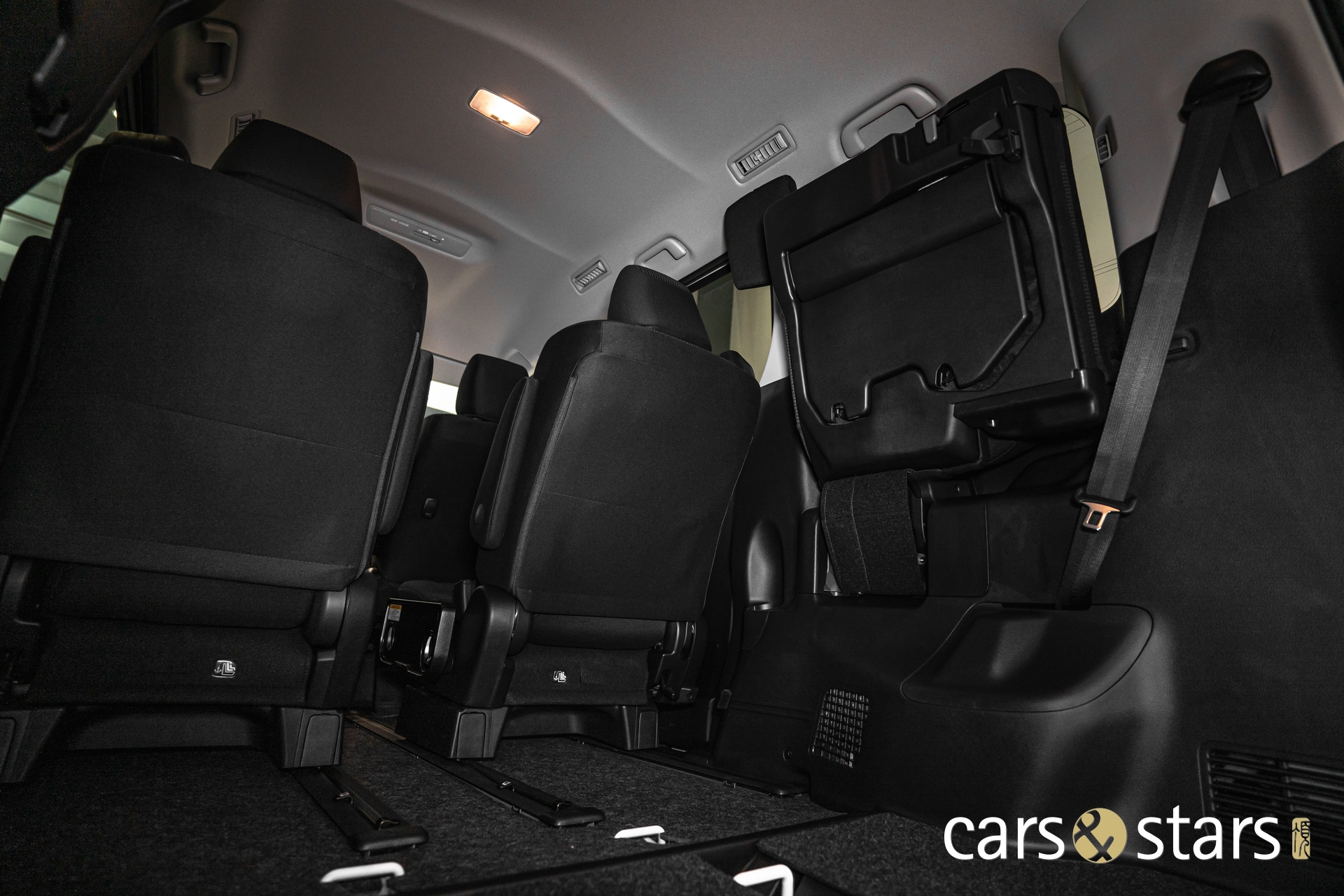 New Toyota Noah Hybrid 1.8 X MPV | Parallel Imported Noah in Singapore