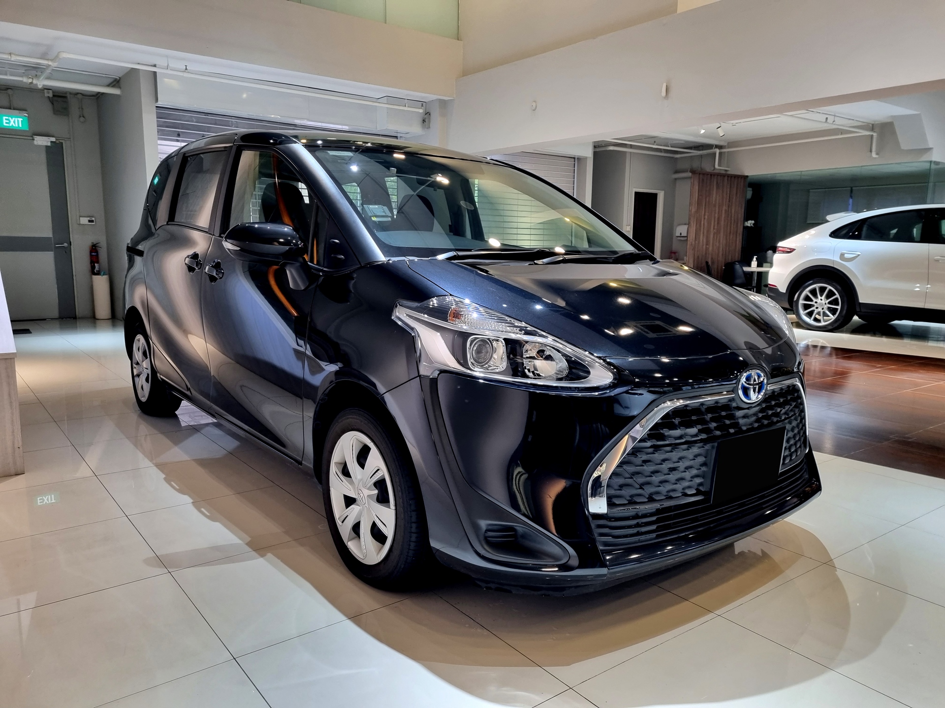 Used Toyota Sienta Hybrid 1.5A X For Sale